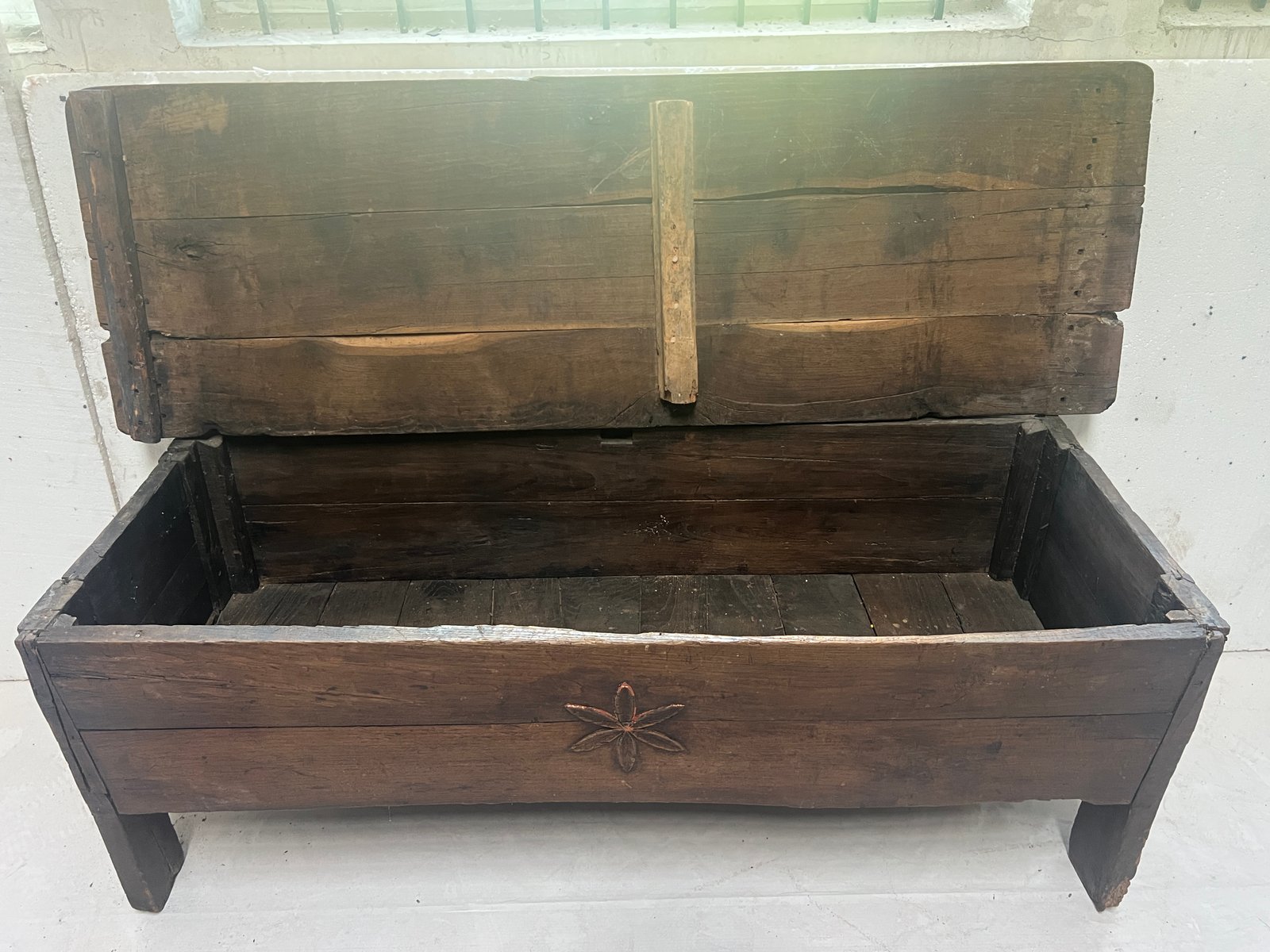 Antique Elm Star Chest, 1700s for sale at Pamono