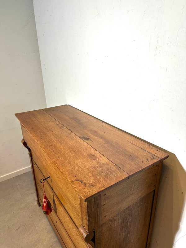 Commode à Tiroirs Antique en Chêne avec Tiroir Secret en vente sur Pamono