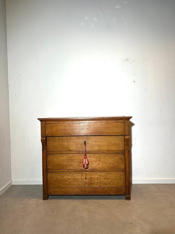 Commode à Tiroirs Antique en Chêne avec Tiroir Secret en vente sur Pamono