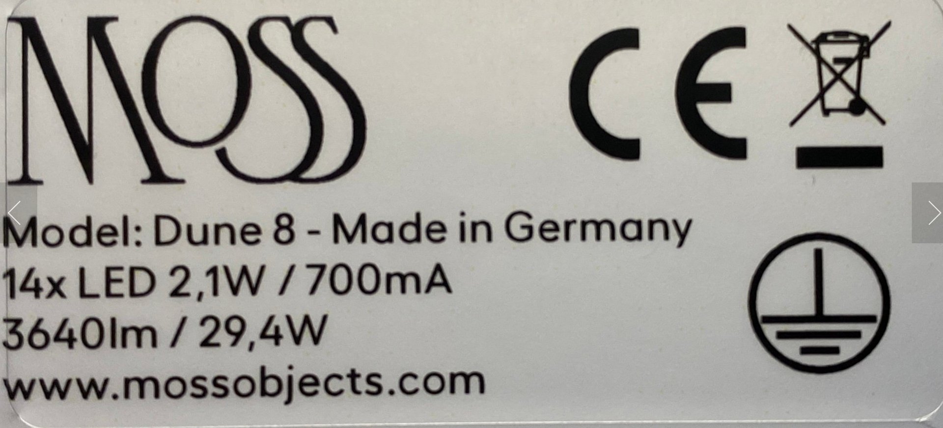 Línea vertical Dune 8 con tonos metálicos de objetos de musgo en venta ...
