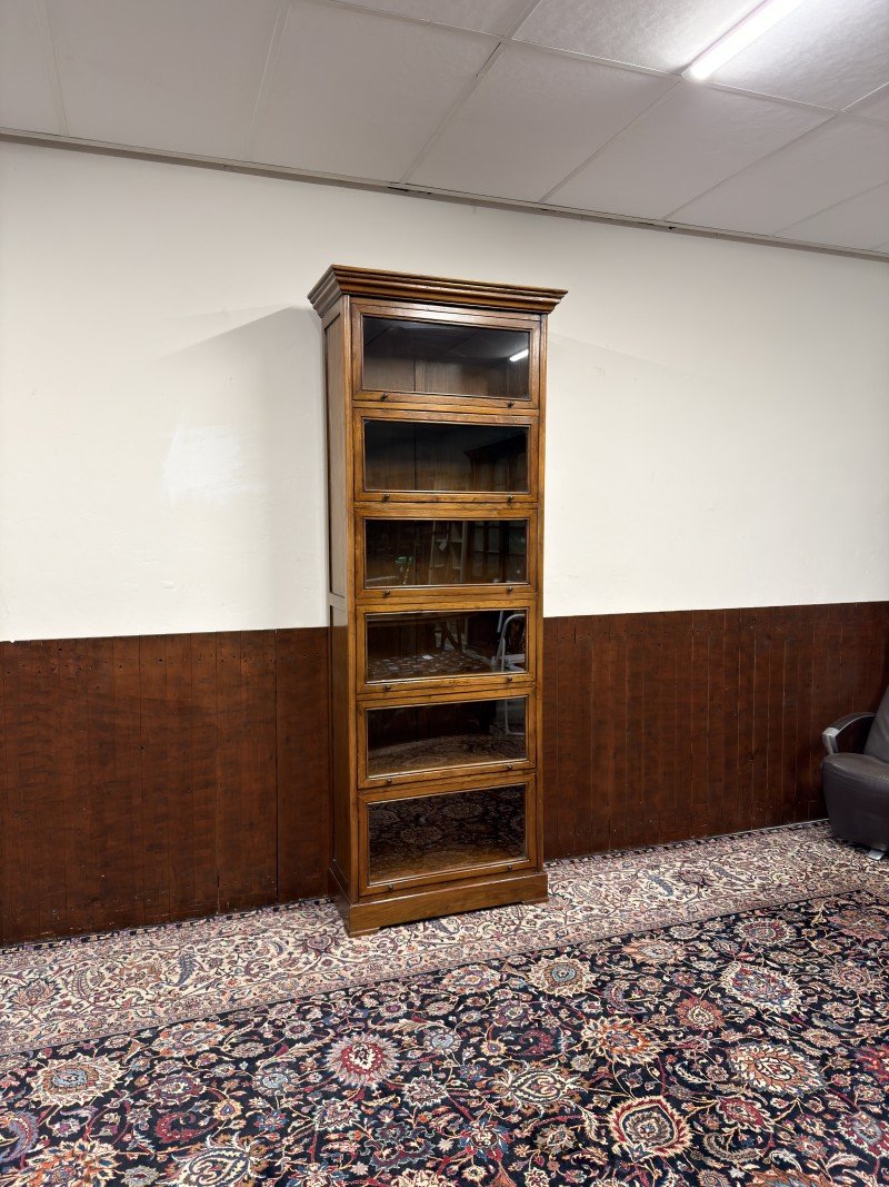 Classic English Bookcase from Globe Wernicke for sale at Pamono