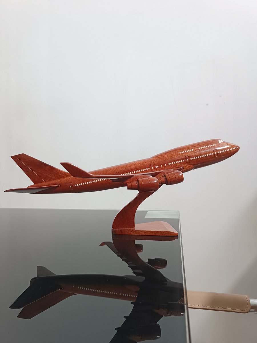 Figurine Modèle réduit de Boeing 747 en Bois, 2000s en vente sur Pamono