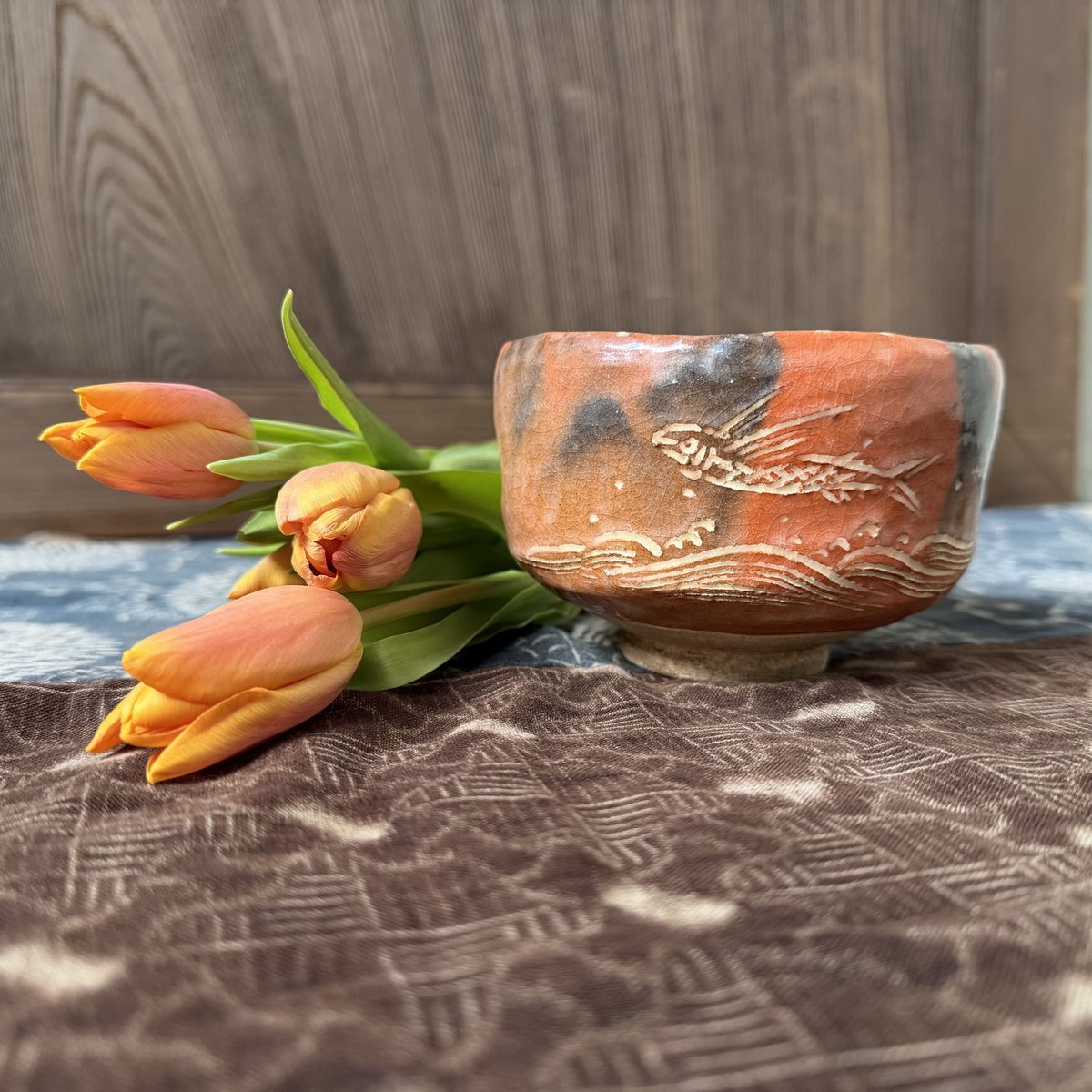 Japanese Aka-Raku Matcha Chawan with Flying Fish, 1970s for sale at Pamono