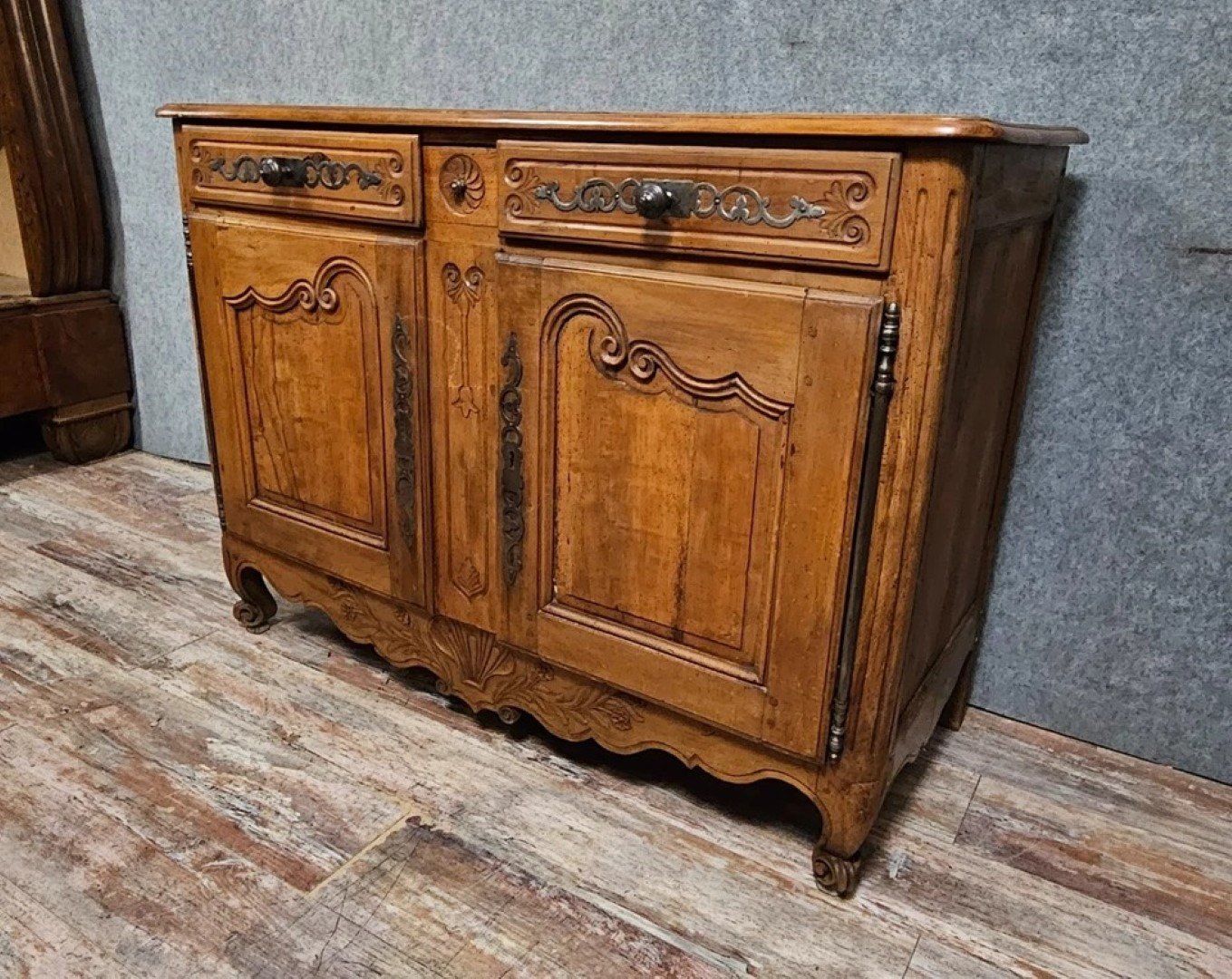18th Century Louis XV Buffet in Carved Wood for sale at Pamono