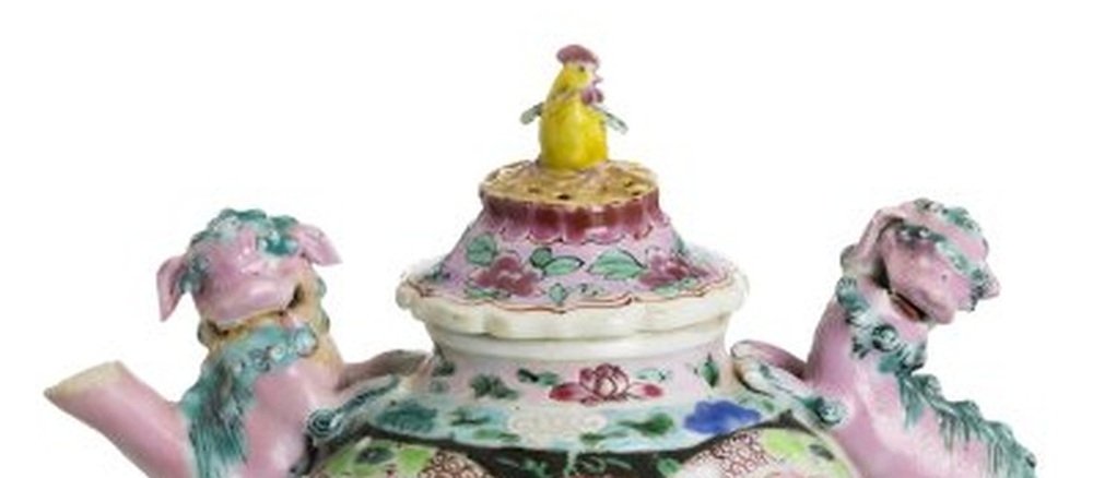East Indian Porcelain Teapot for sale at Pamono
