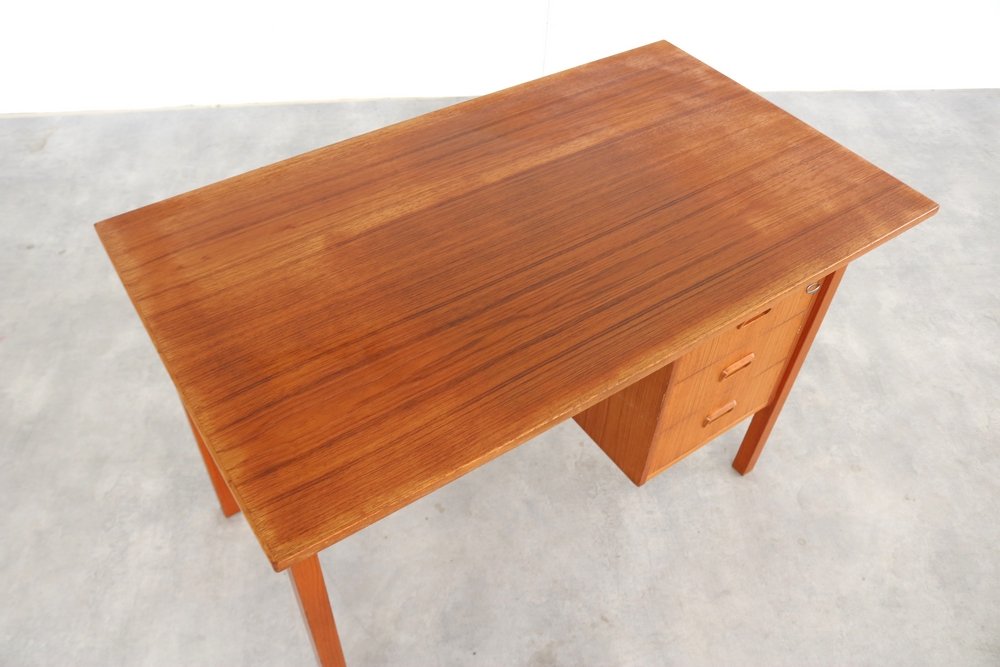 Bureau Vintage, Suède, 1960s en vente sur Pamono