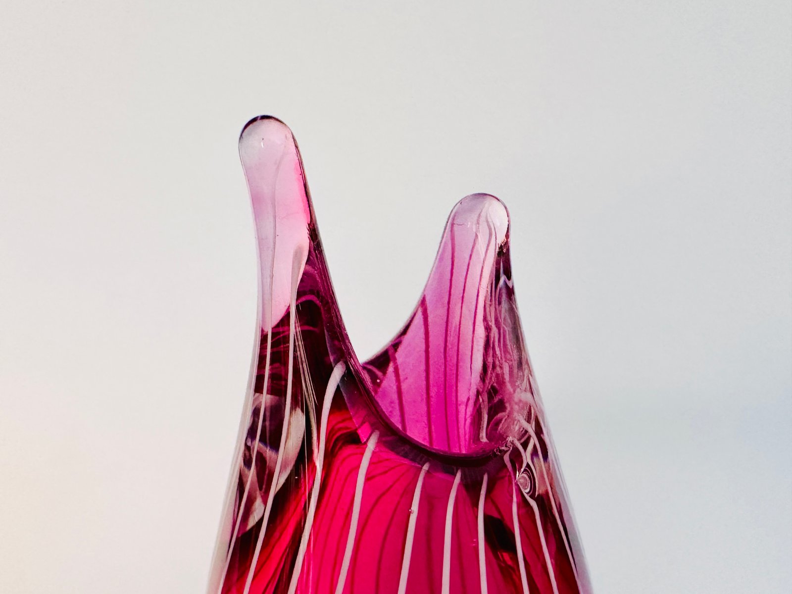 Fuchsia Mouth-Blown Glass Vase with Filigree Threads, Sweden, 1970s for ...