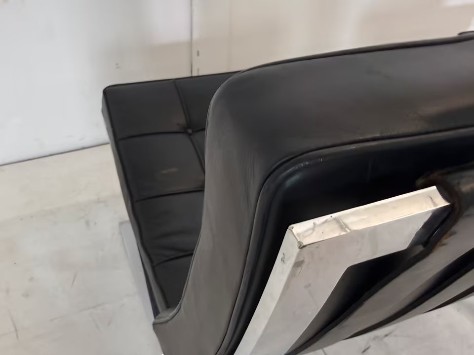 Leather Barcelona Chairs by Ludwig Mies van der Rohe for Knoll Inc ...