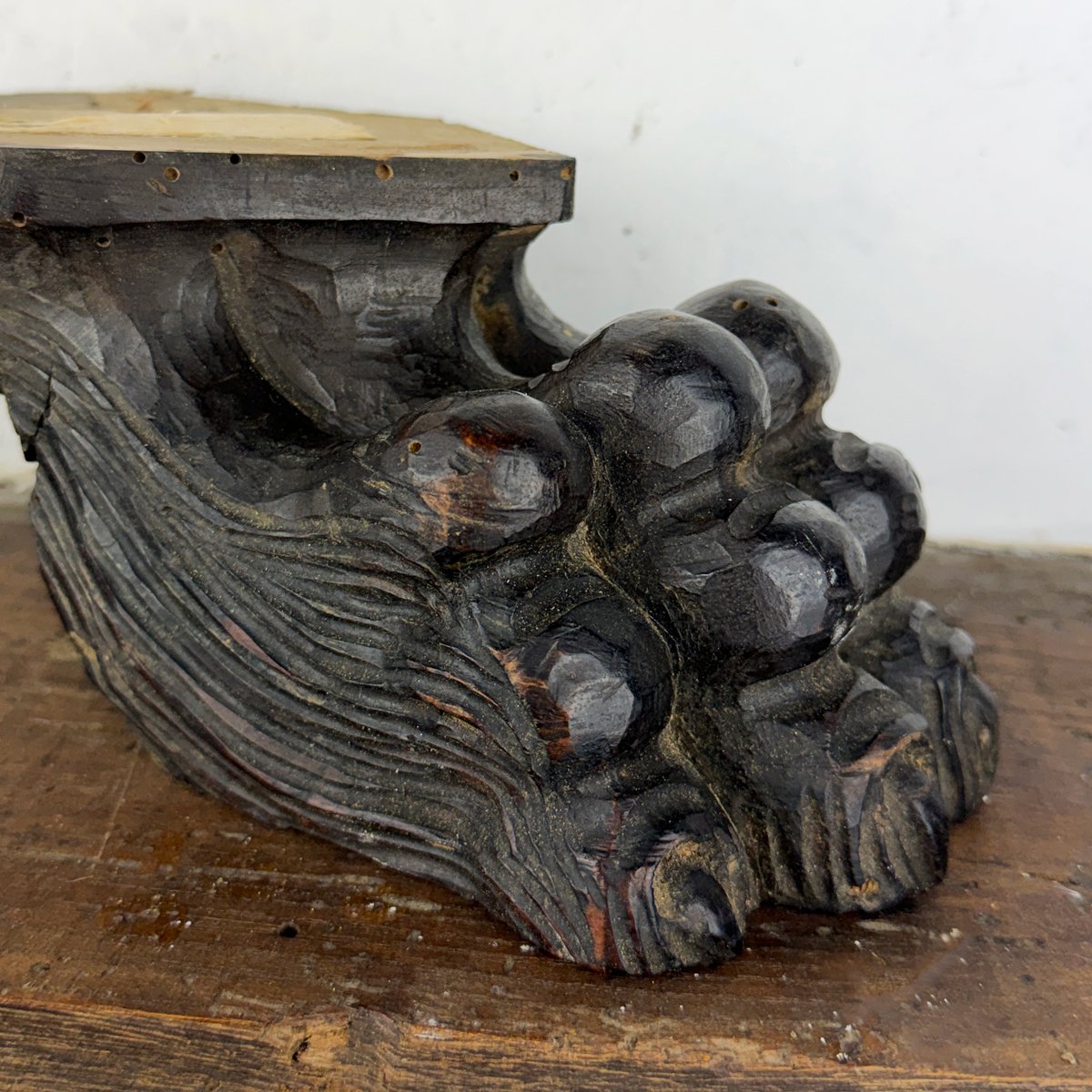 Large Italian Architectural Salvage Lion Feet, Set of 2 for sale at Pamono