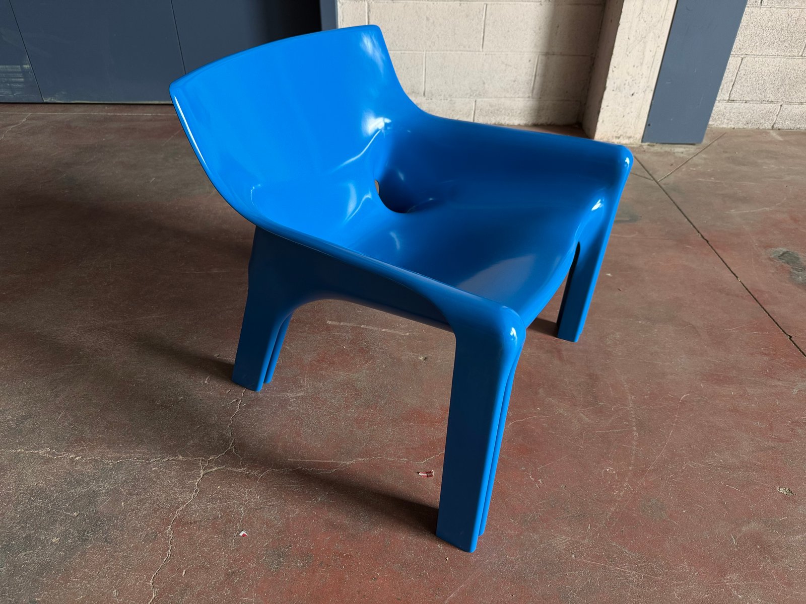 Chaise Modèle Vicario Bleue par Vico Magistretti pour Artemide, 1970s ...