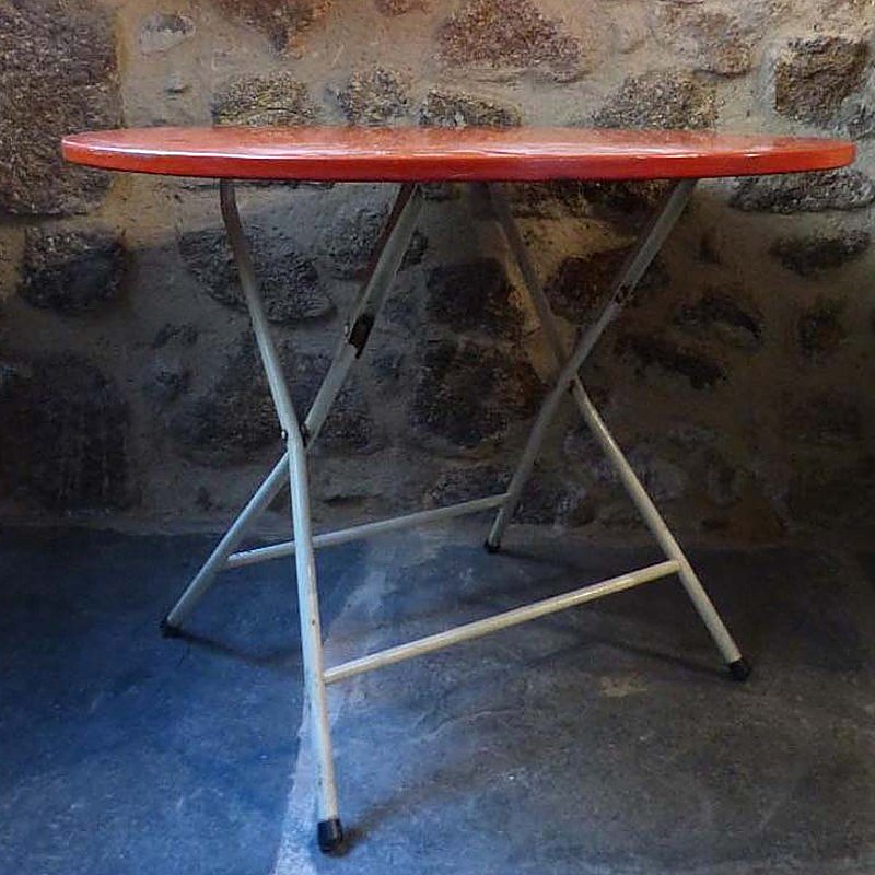 French Red Foldable Metal Table for sale at Pamono