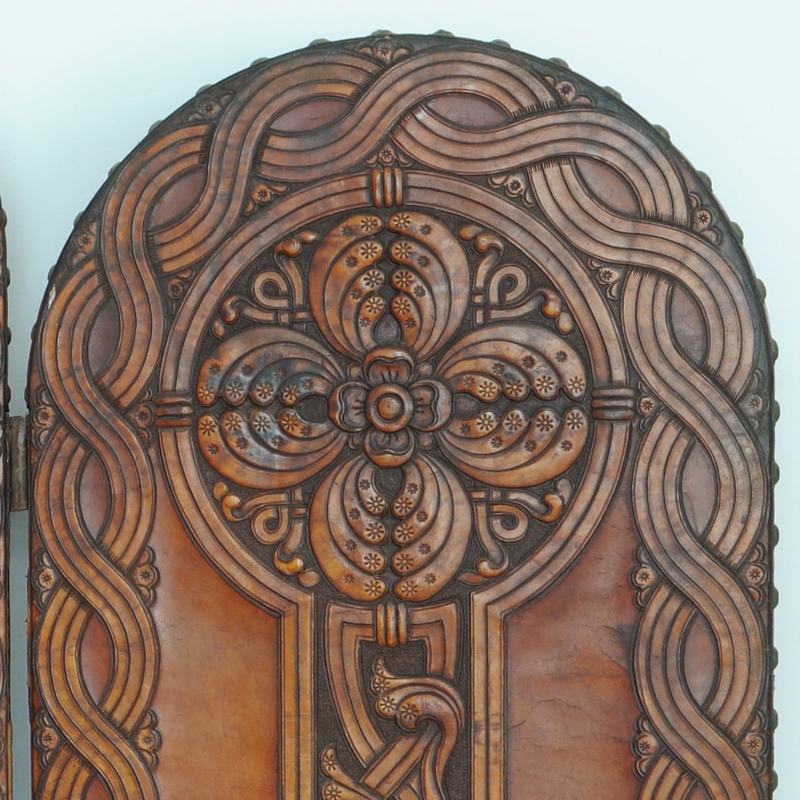 Romanischer Leder Raumteiler oder Paravent mit Prägung, 1900er bei ...
