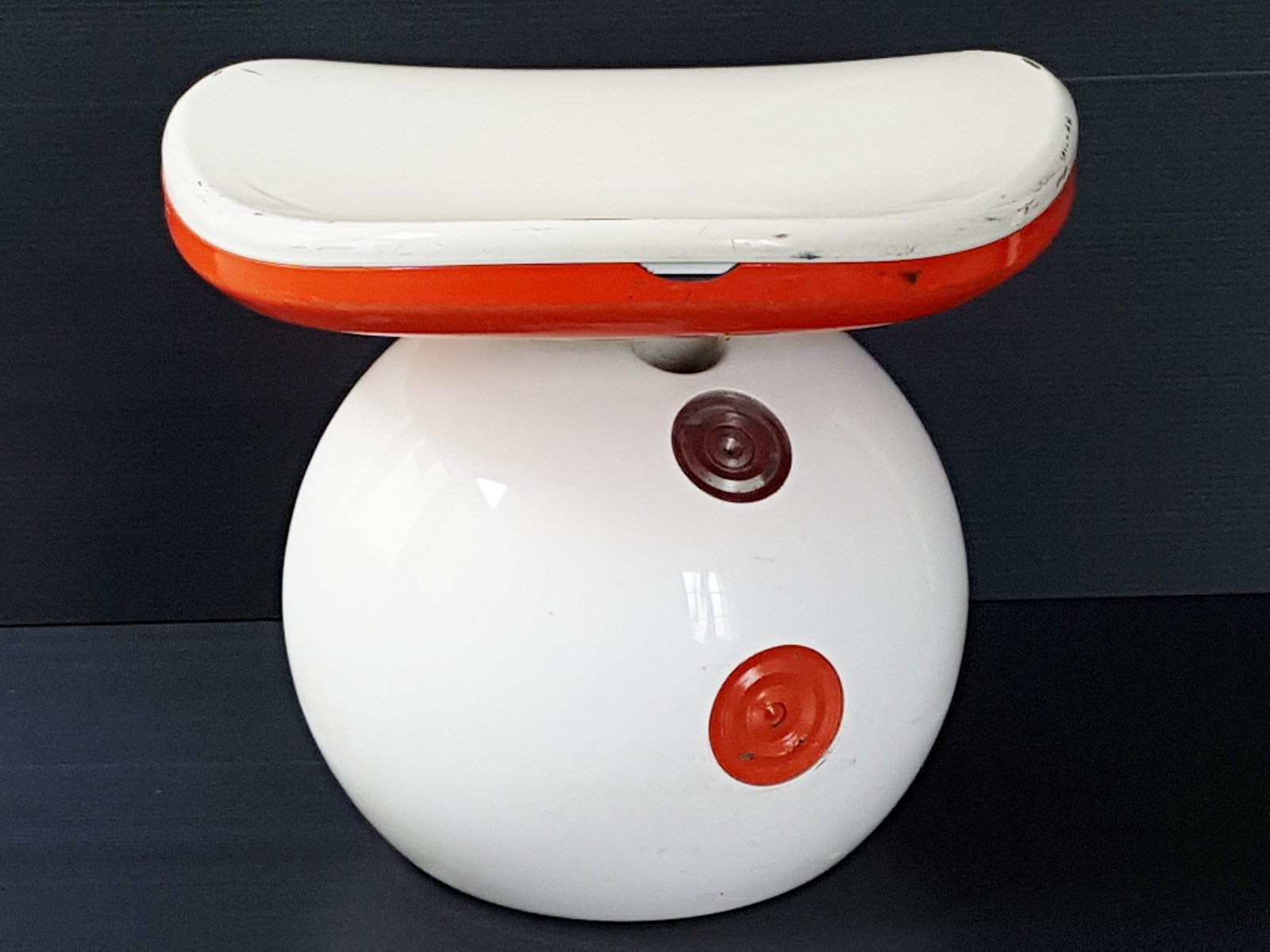 Space Age Hocker aus Kunststoff & Stahl in Weiß & Orange, 1970er bei Pamono kaufen