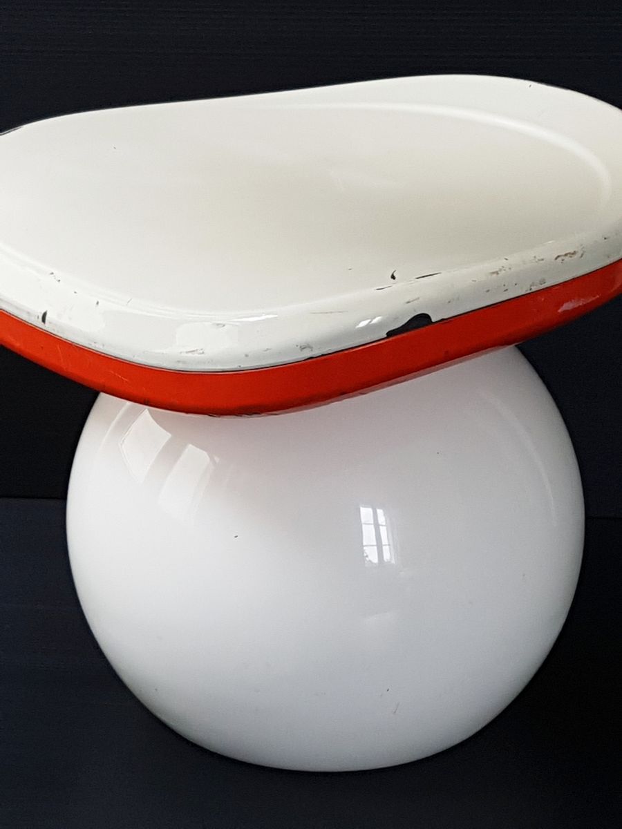 Space Age Hocker aus Kunststoff & Stahl in Weiß & Orange, 1970er bei Pamono kaufen