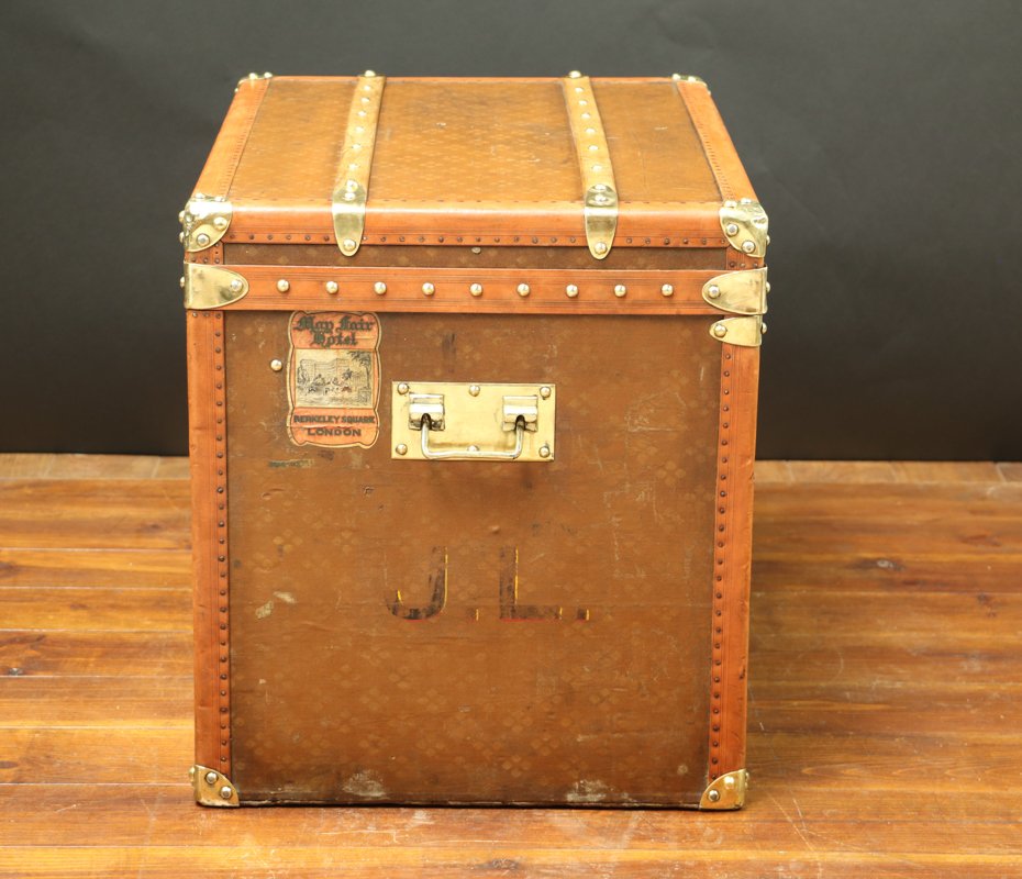 Vintage Monogram Hat Trunk from Aux Etats-Unis, 1930s for sale at Pamono