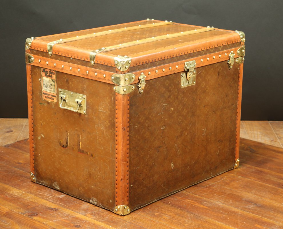 Vintage Monogram Hat Trunk from Aux Etats-Unis, 1930s for sale at Pamono
