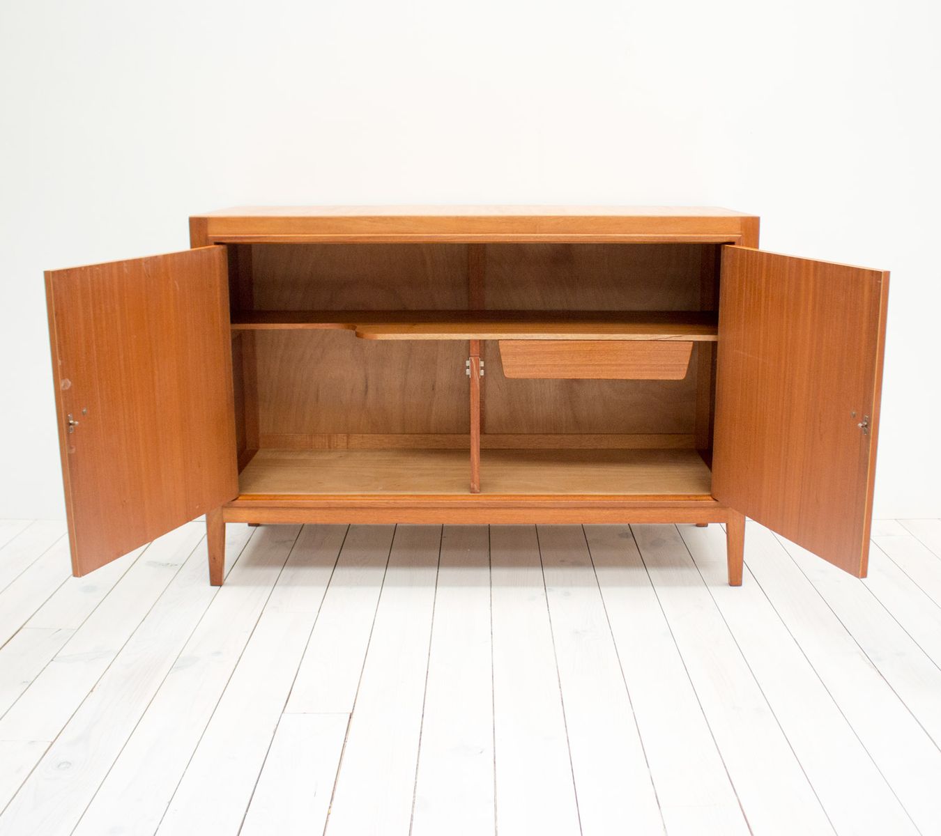 Double Helix Sideboard von David Booth & Judith Ledeboer für Gordon ...