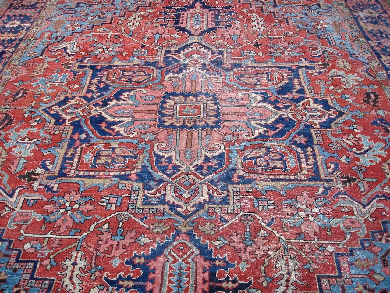 Large Antique Middle Eastern Rug for sale at Pamono