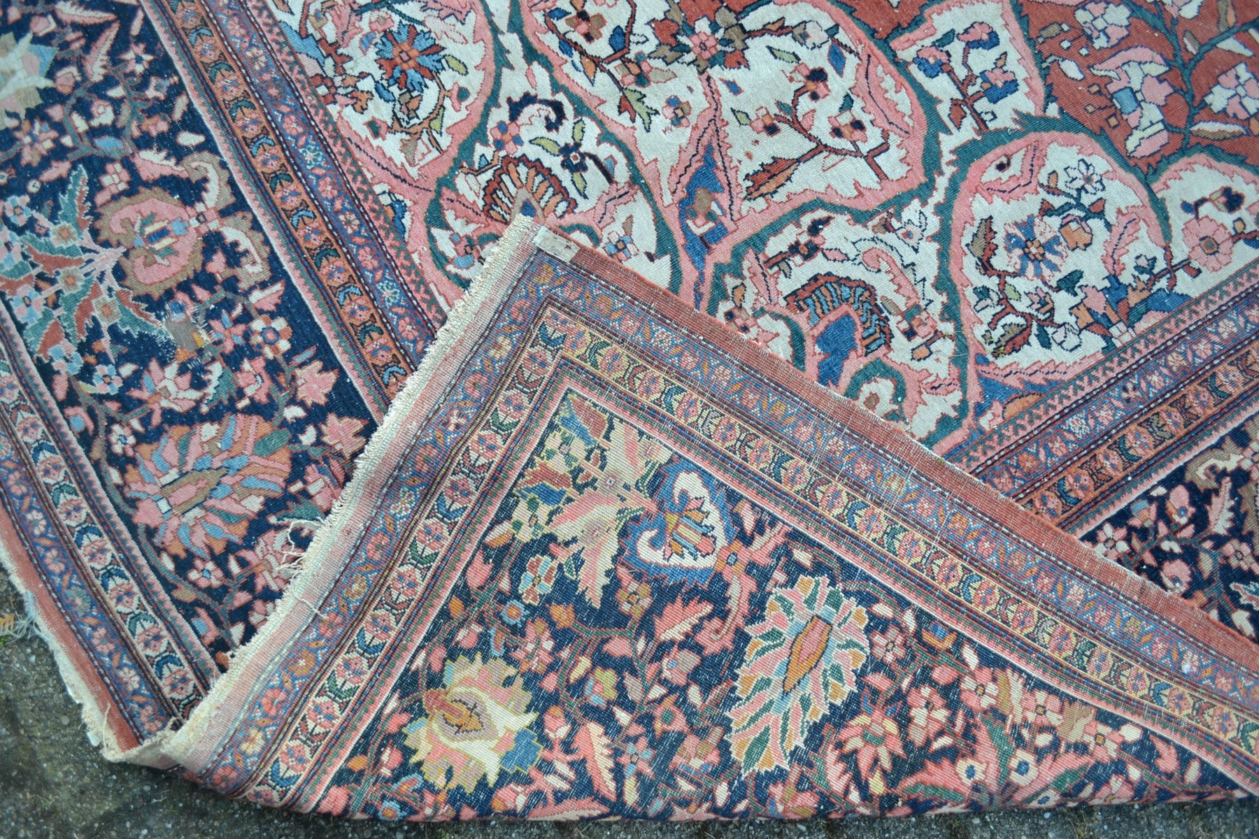 Large Antique Middle Eastern Rug for sale at Pamono