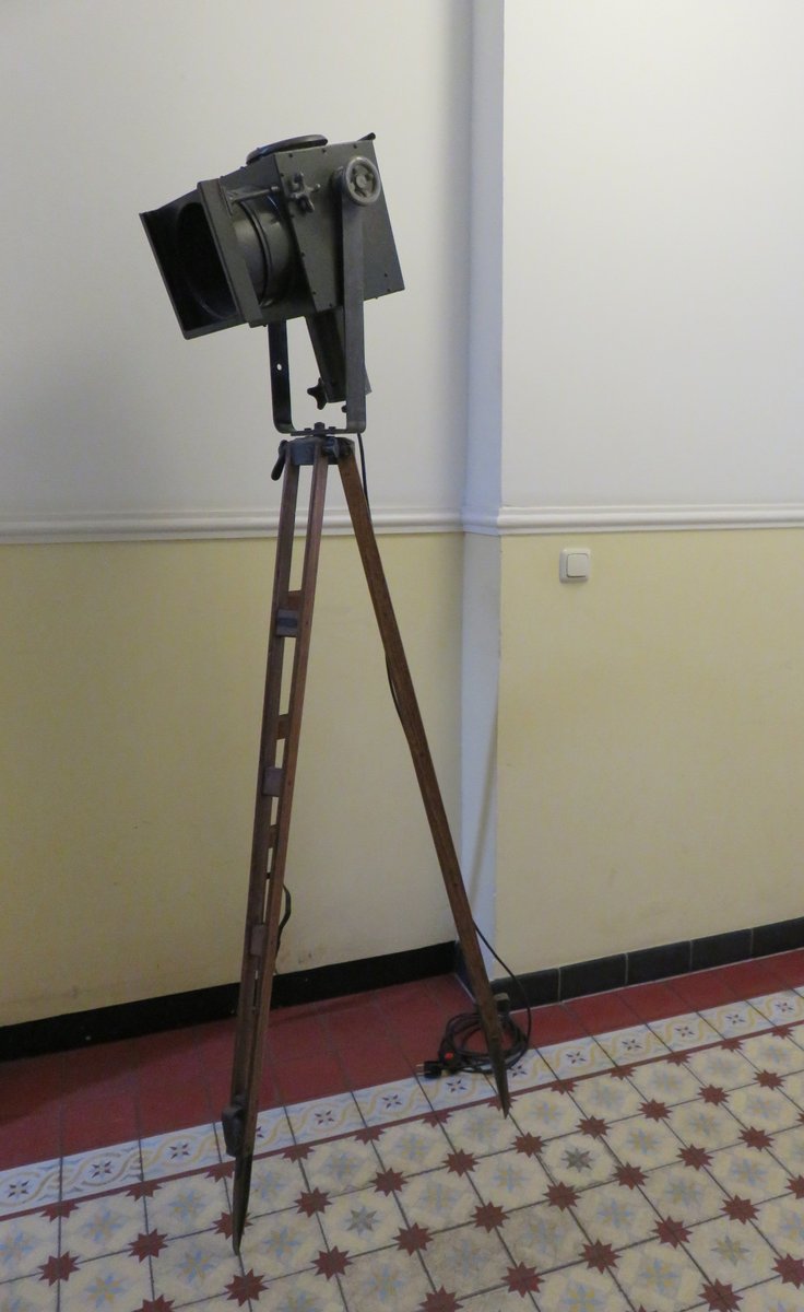 Projecteur de Scène avec Pied en Bois, 1930s en vente sur Pamono