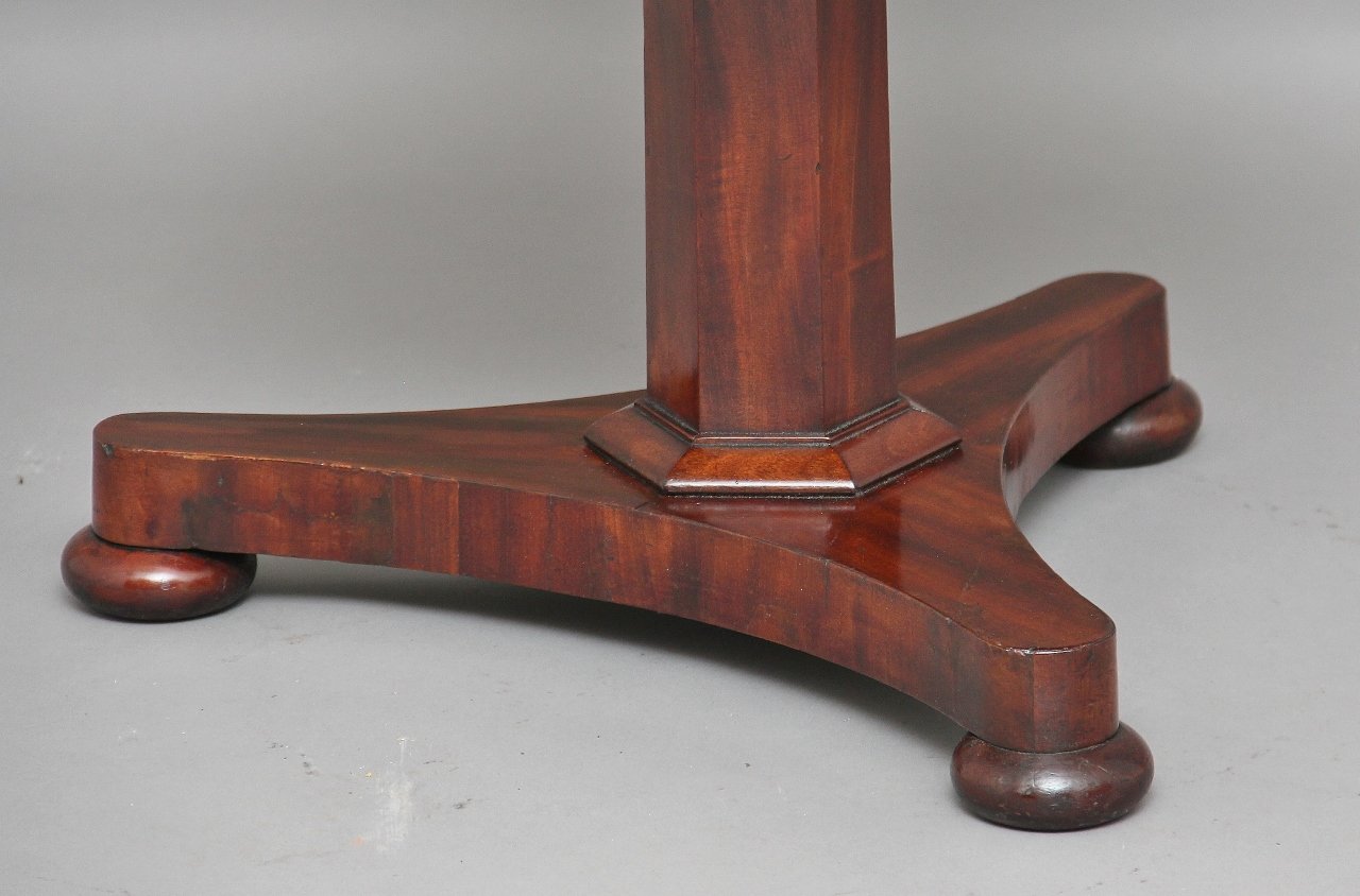 Antique Round Side Table for sale at Pamono