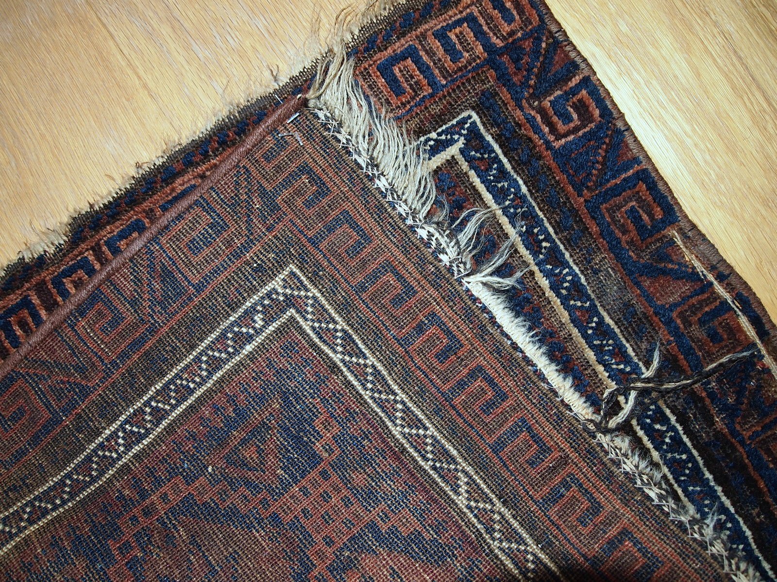 Antique Middle Eastern Rug for sale at Pamono