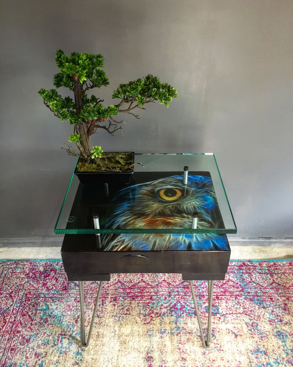 Electric Owl Side Table from Cappa E Spada for sale at Pamono