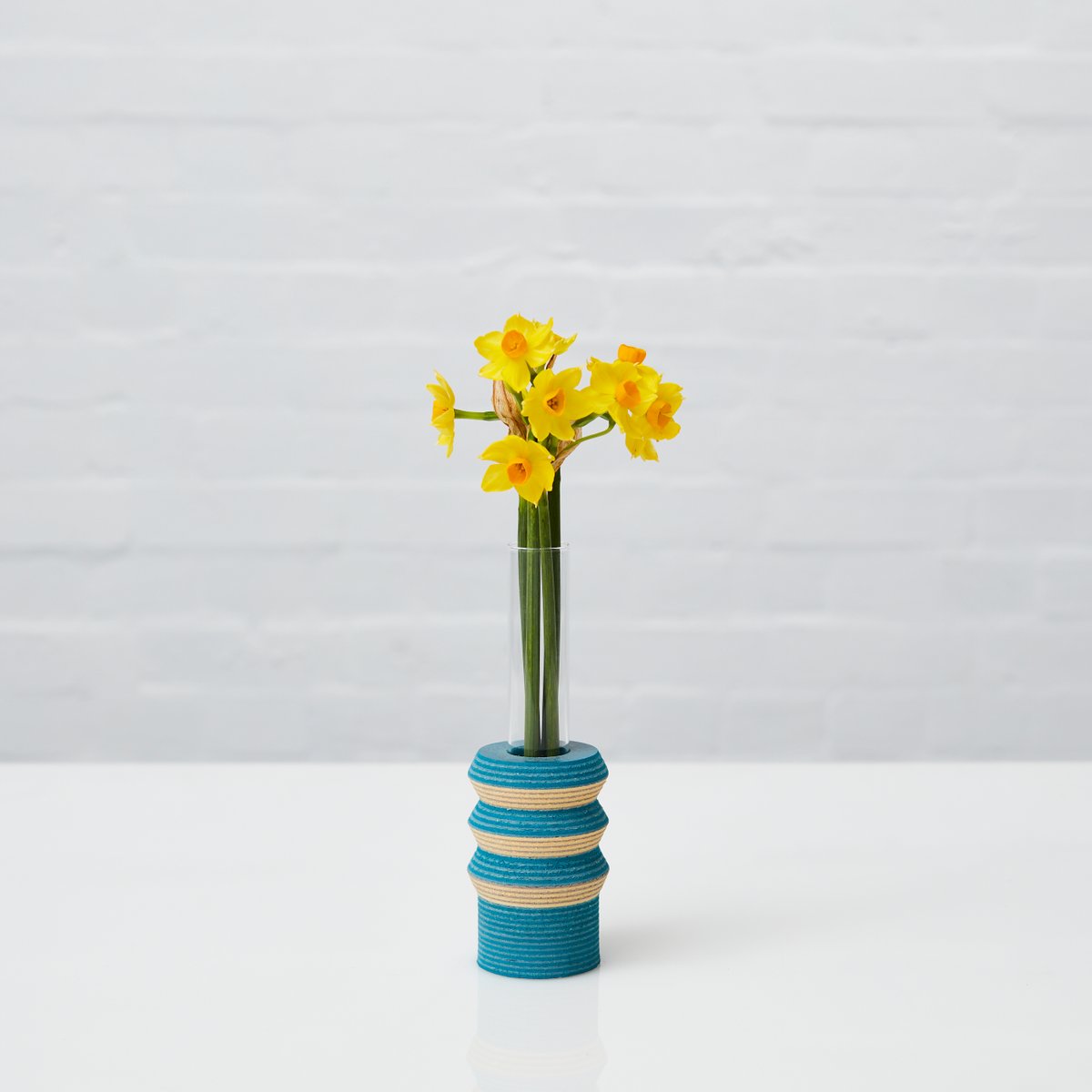 LIO Single Stem Vase by Laura-Jane Atkinson for sale at Pamono