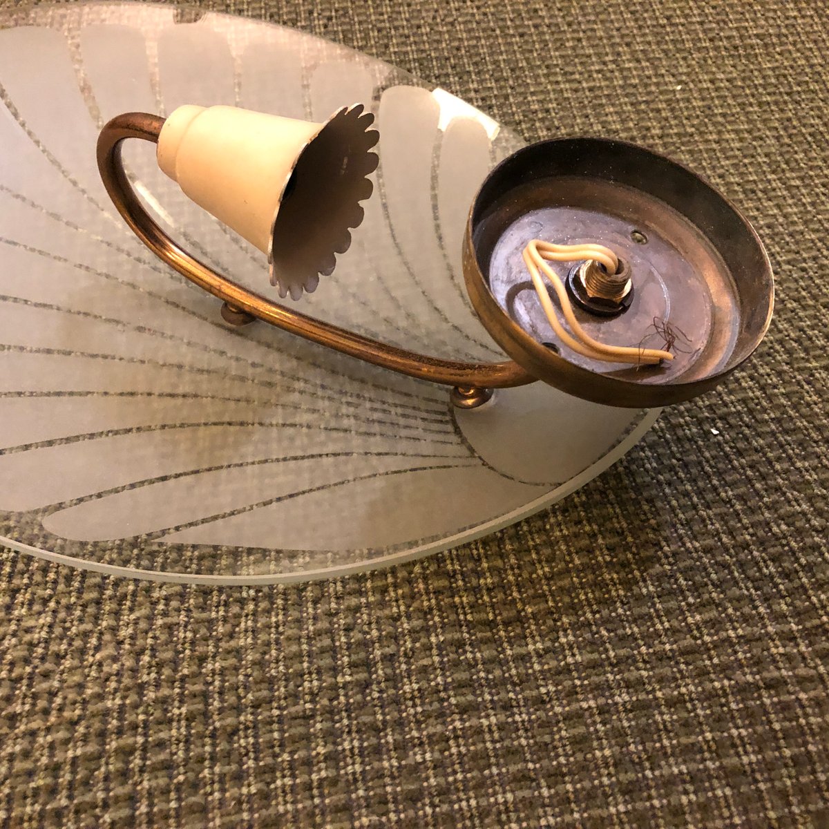 Art Deco Italian Brass & Glass Shell Wall Sconce, 1930s for sale at Pamono