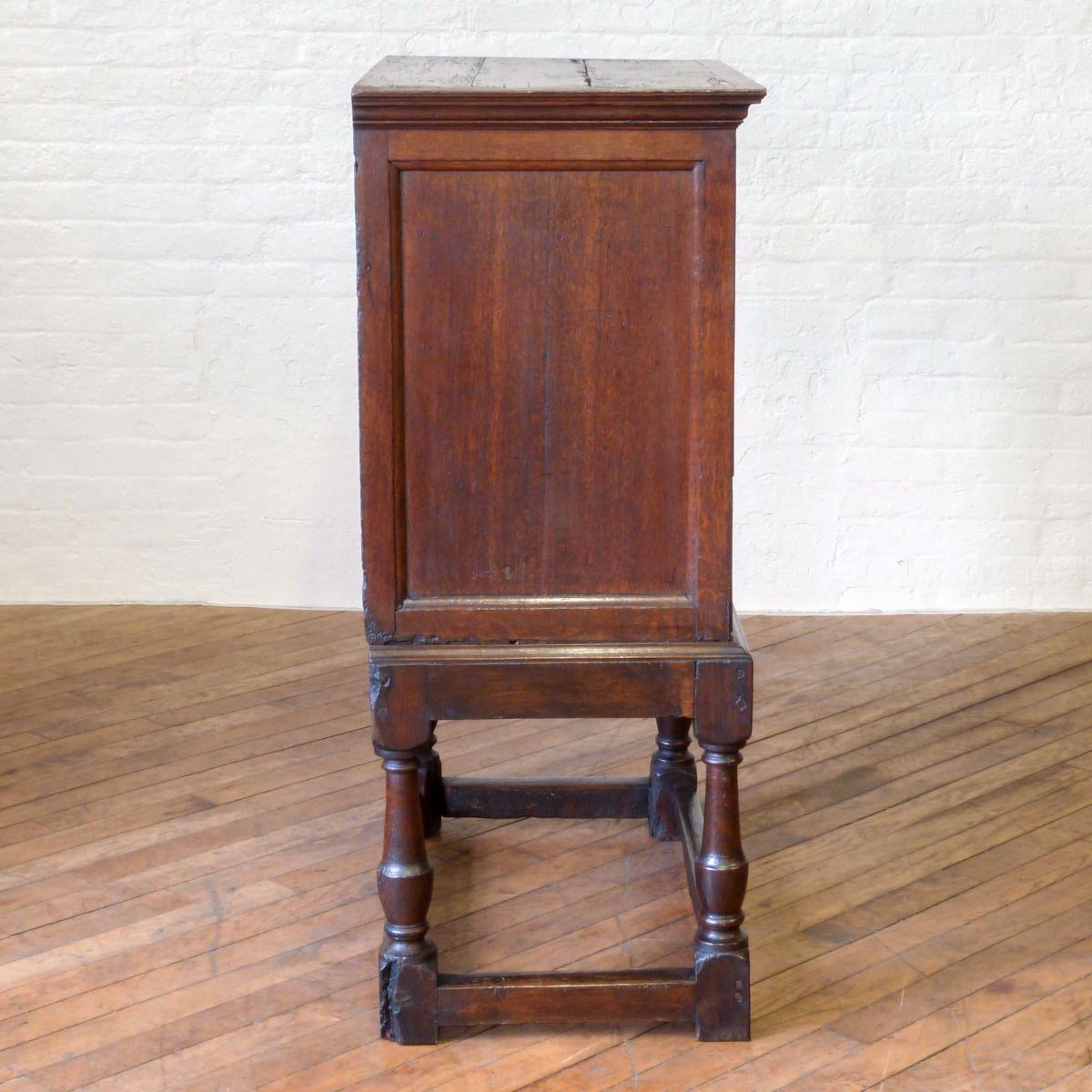 Baúl Queen Anne con stand, década de 1710 en venta en Pamono