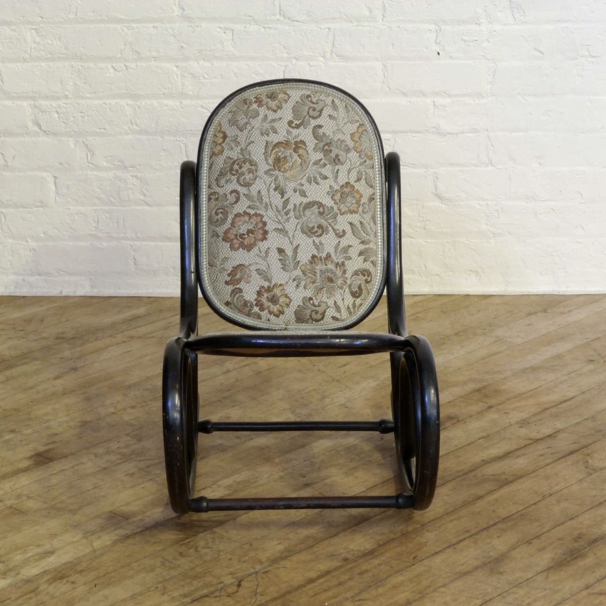 Petit Rocking Chair en Bois Courbé, 1920s en vente sur Pamono