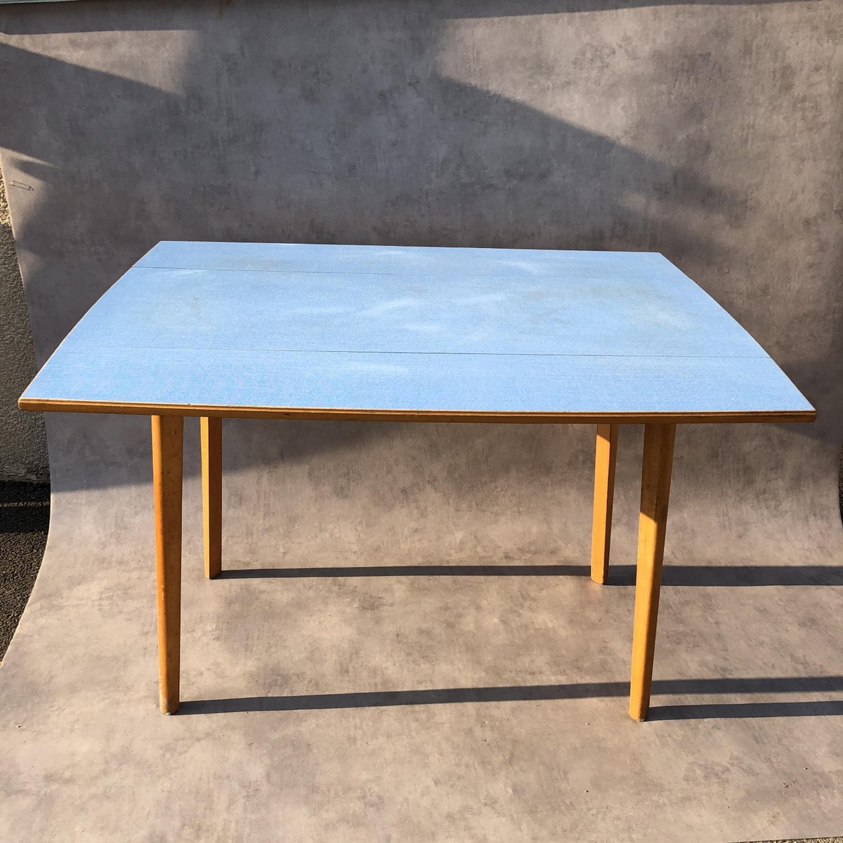 Tavolo in formica blu, 1952 in vendita su Pamono