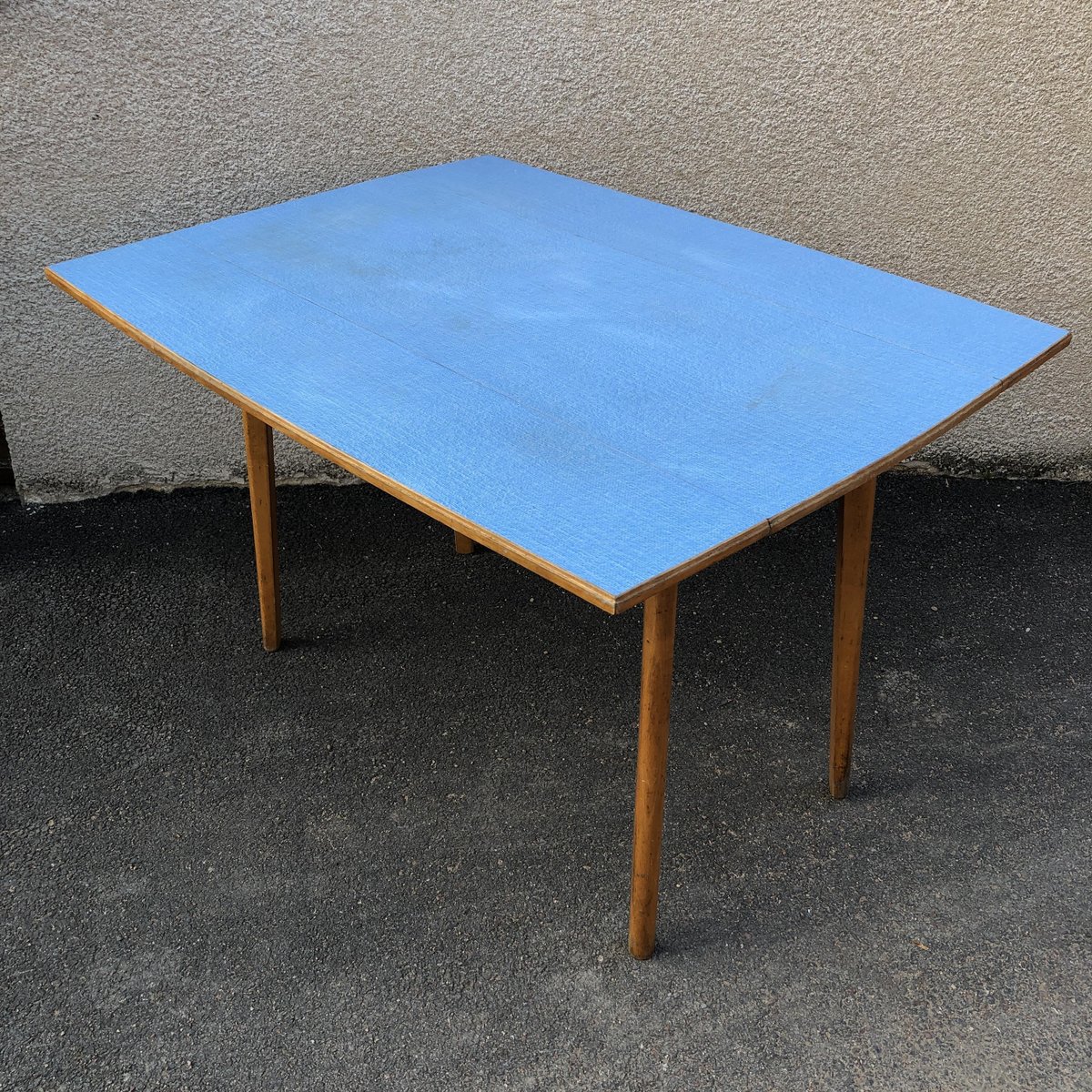 Tavolo in formica blu, 1952 in vendita su Pamono