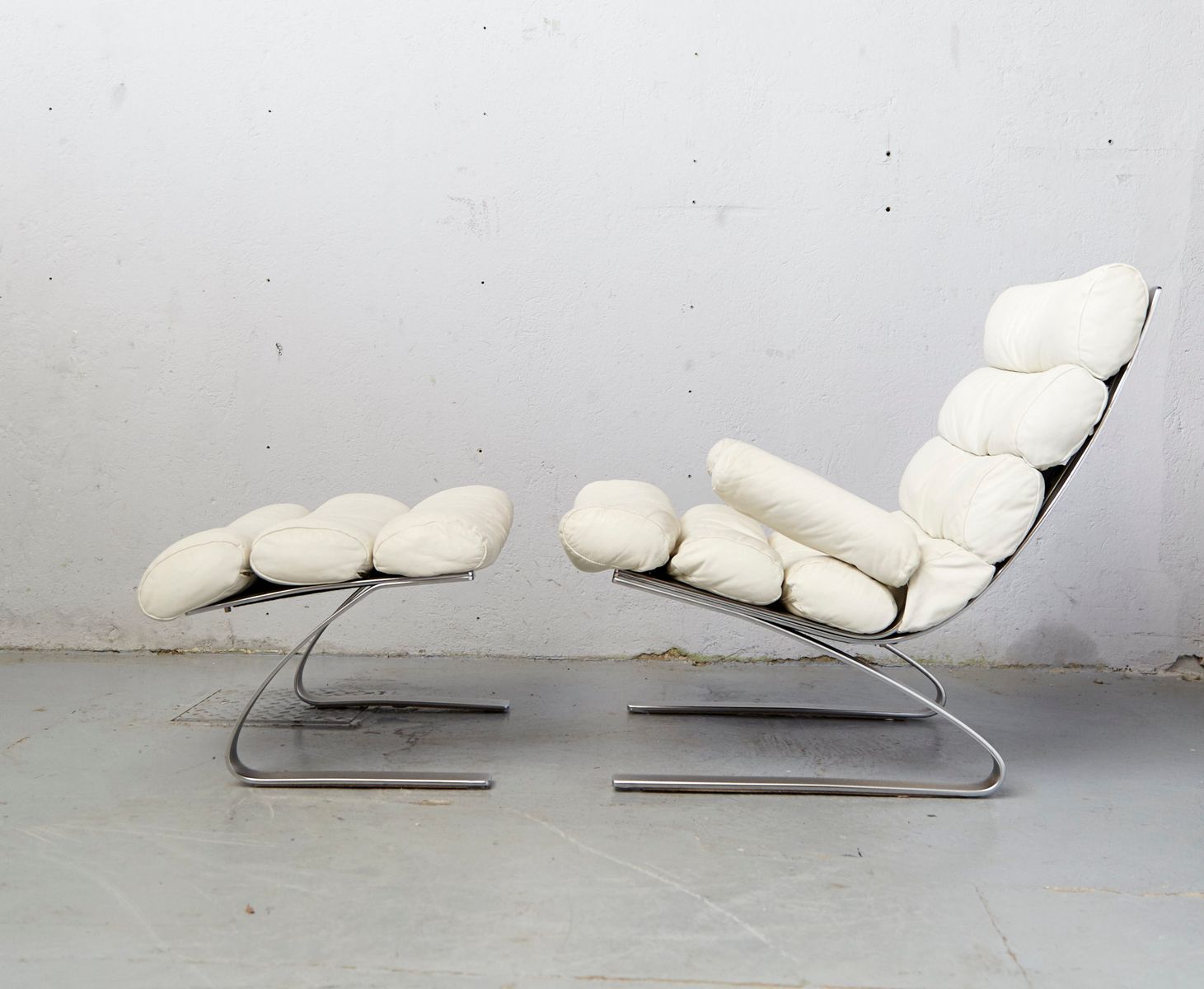 Sinus Sessel mit Fußhocker von Reinhold Adolf & Hans-Jürgen Schräpfer ...