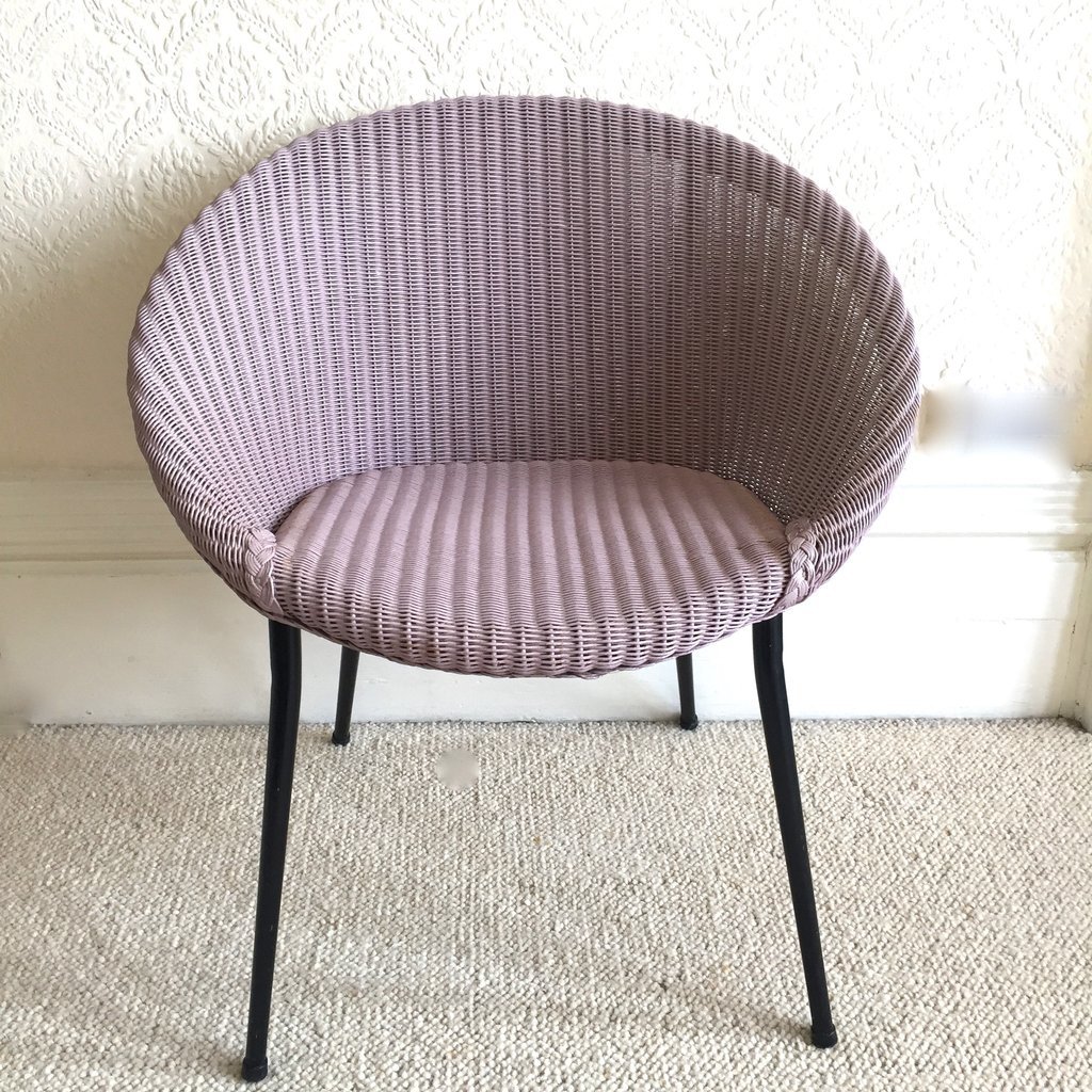 Vintage Lilac Wicker Lounge Chair from Lusty Lloyd Loom for sale at Pamono