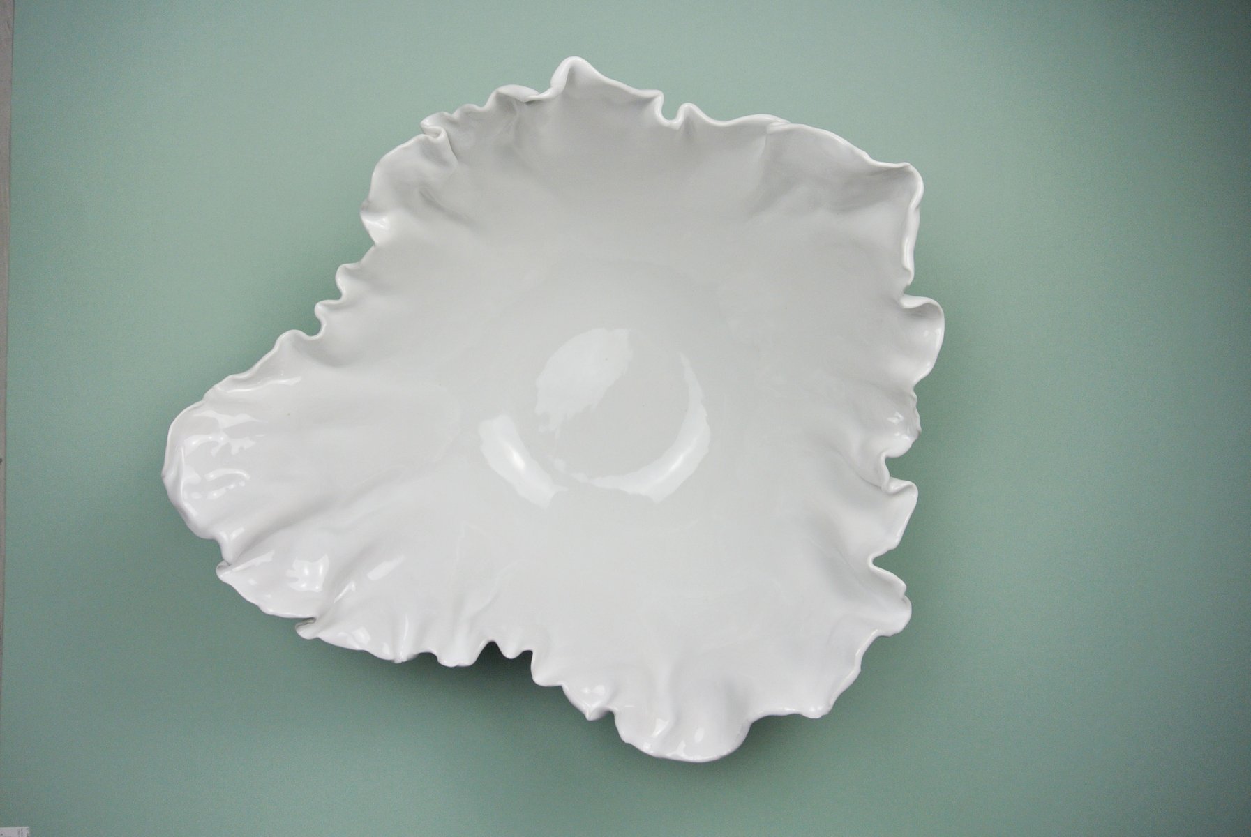 Weiße glänzende Porzellanschale von Christine Roland bei Pamono kaufen