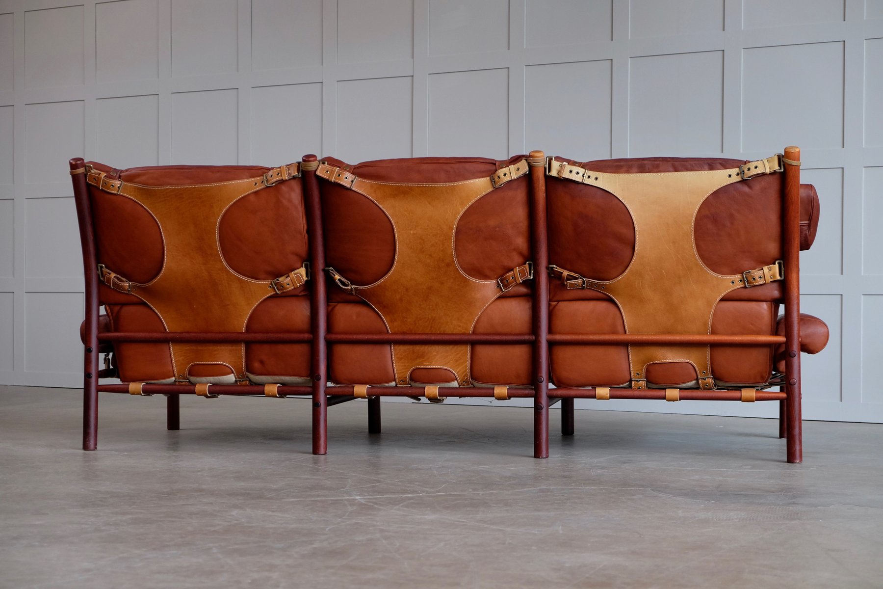 Canapé Modèle Inca en Laiton et Cuir par Arne Norell pour Arne Norell ...