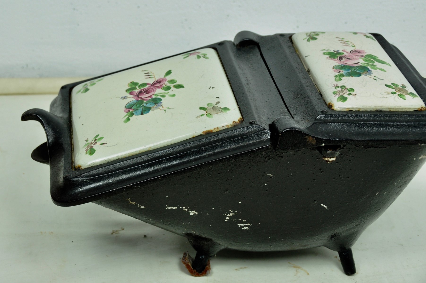 Vintage Cast Iron Coal Scuttle with Floral Motifs for sale at Pamono