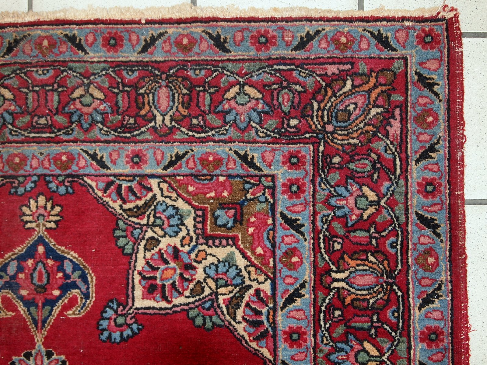 Vintage Middle Eastern Rug for sale at Pamono