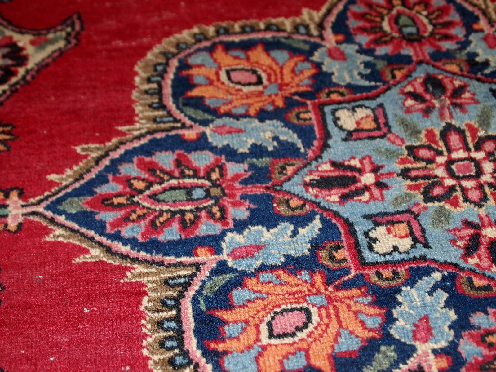 Vintage Middle Eastern Rug for sale at Pamono