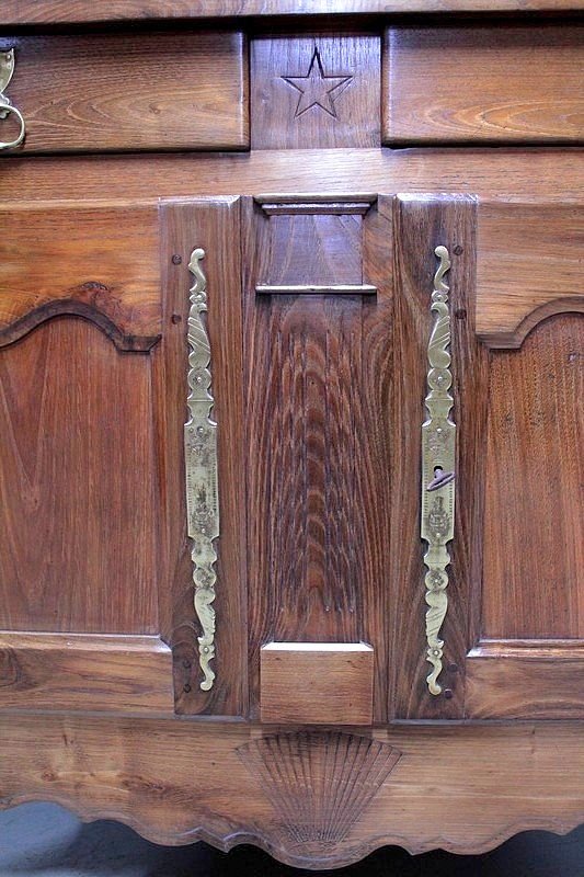 Antique Chestnut Dresser for sale at Pamono