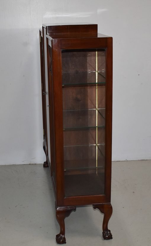 Vintage English Mahogany Veneer Chippendale Display Case for sale at Pamono