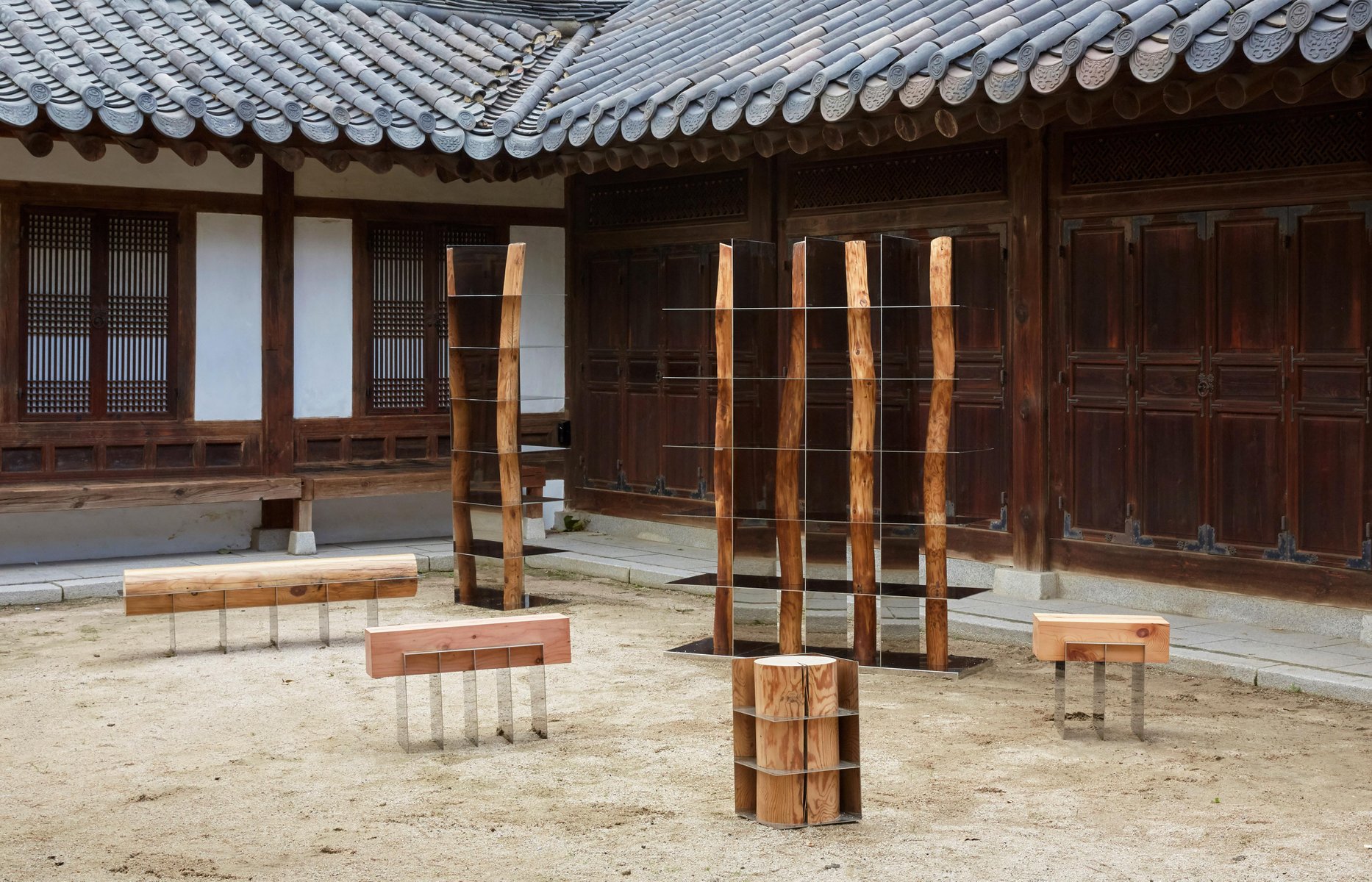 Korean Hanok Split Side Table by Shinkyu Shon for sale at Pamono