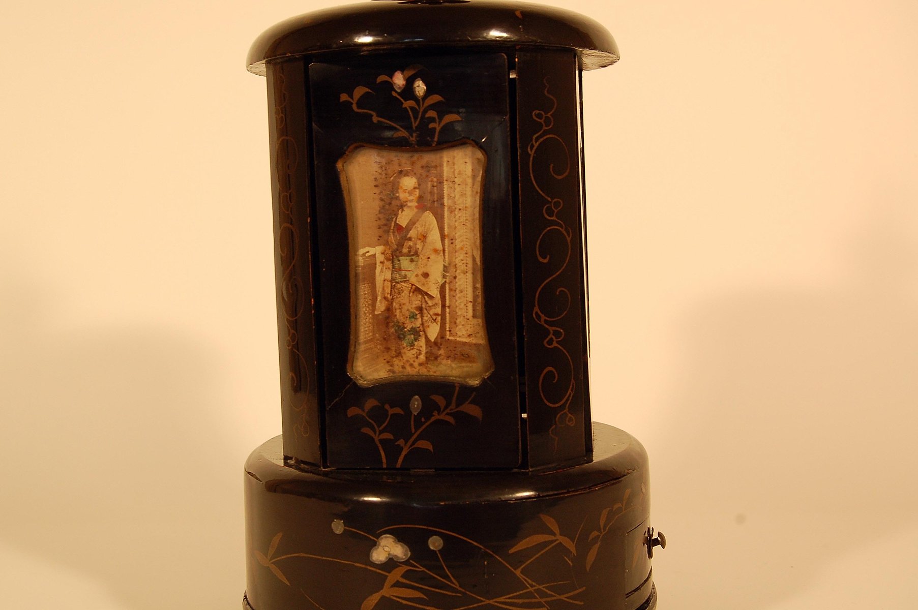 19th Century Japanese Lacquered Cigar Cellar for sale at Pamono