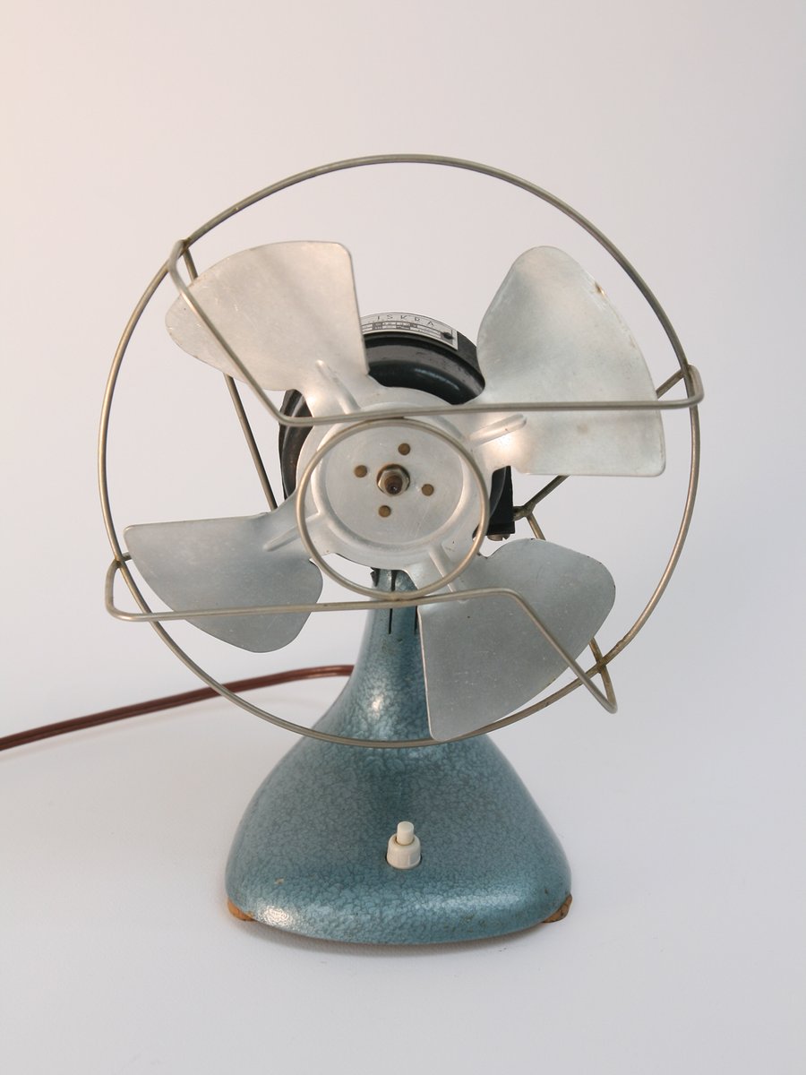 Mid-Century Industrial Table Fan from Iskra for sale at Pamono