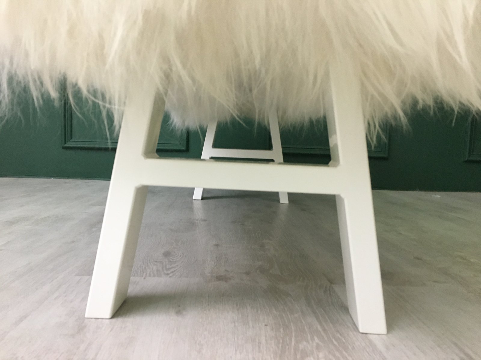 White Fluffy Sheepskin Bench by Area Design Ltd for sale at Pamono