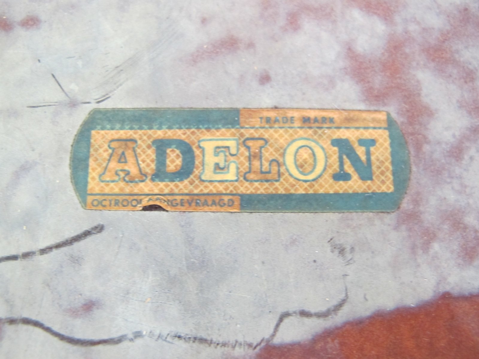 Moderner niederländischer Beistelltisch aus Resopal von Negema, 1950er ...