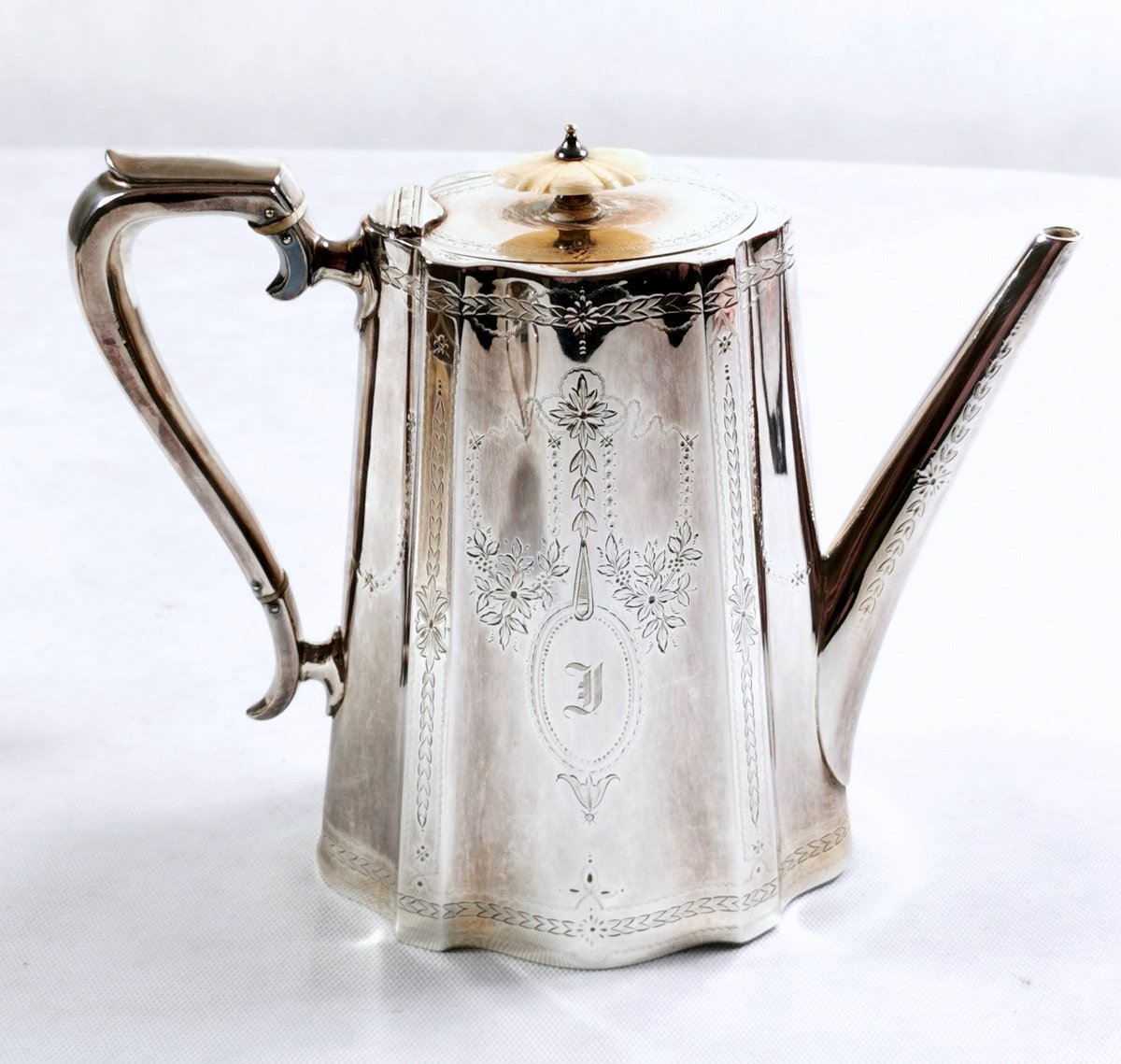 Victorian Silver Plated Tea and Coffee Set from Richard Martin ...