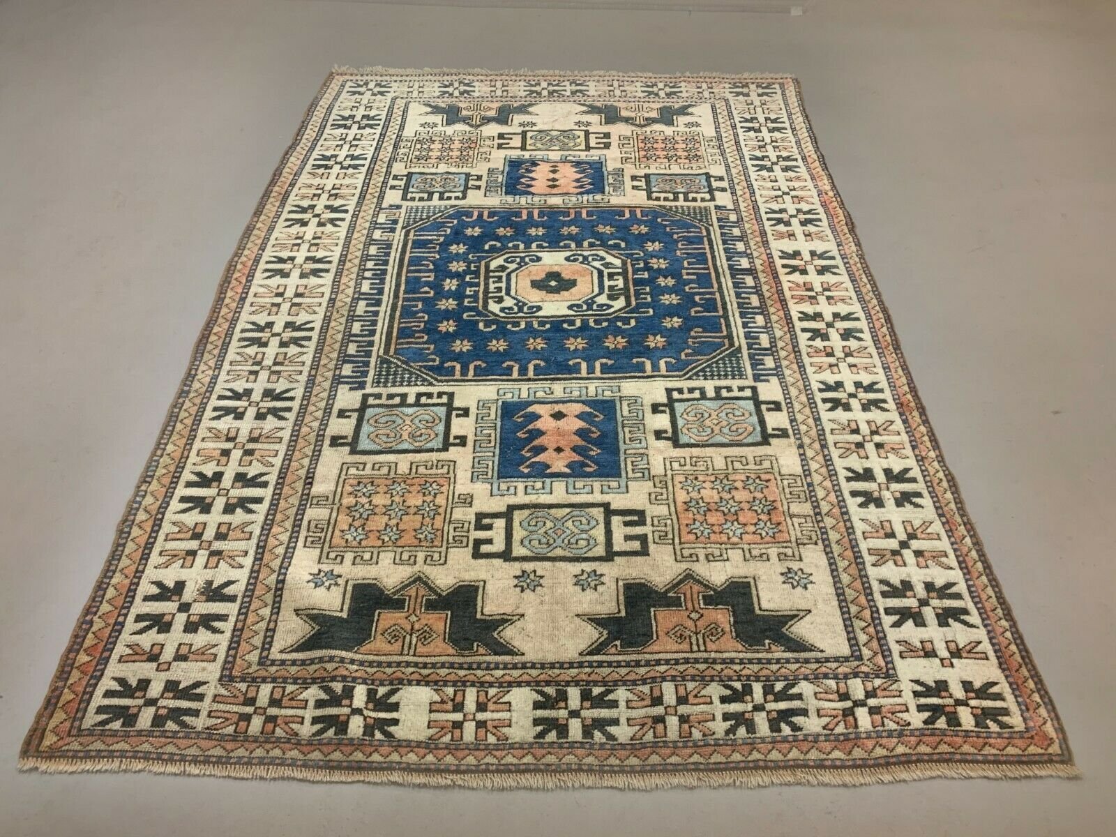 Türkischer Mid-Century Kazak Teppich bei Pamono kaufen