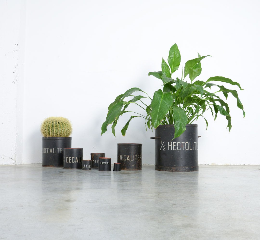 Dekorative Vintage Metall Messbecher, 8er Set bei Pamono kaufen